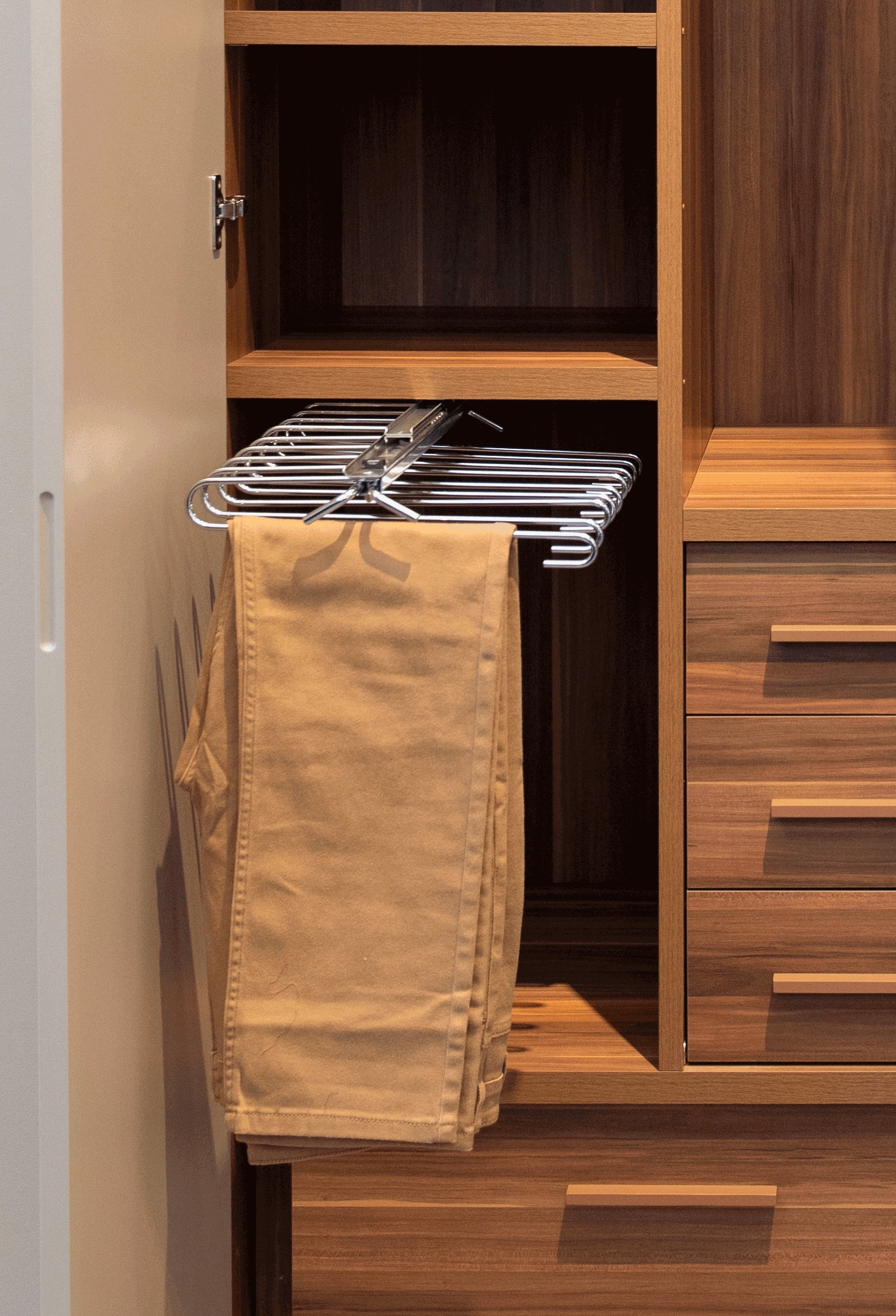 Dressing sur-mesure : 5 astuces pour un aménagement pratique - Ophit